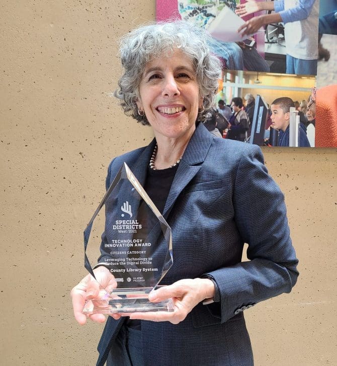 KCLS receives 2021 Government Technology Special Districts Award | King ...